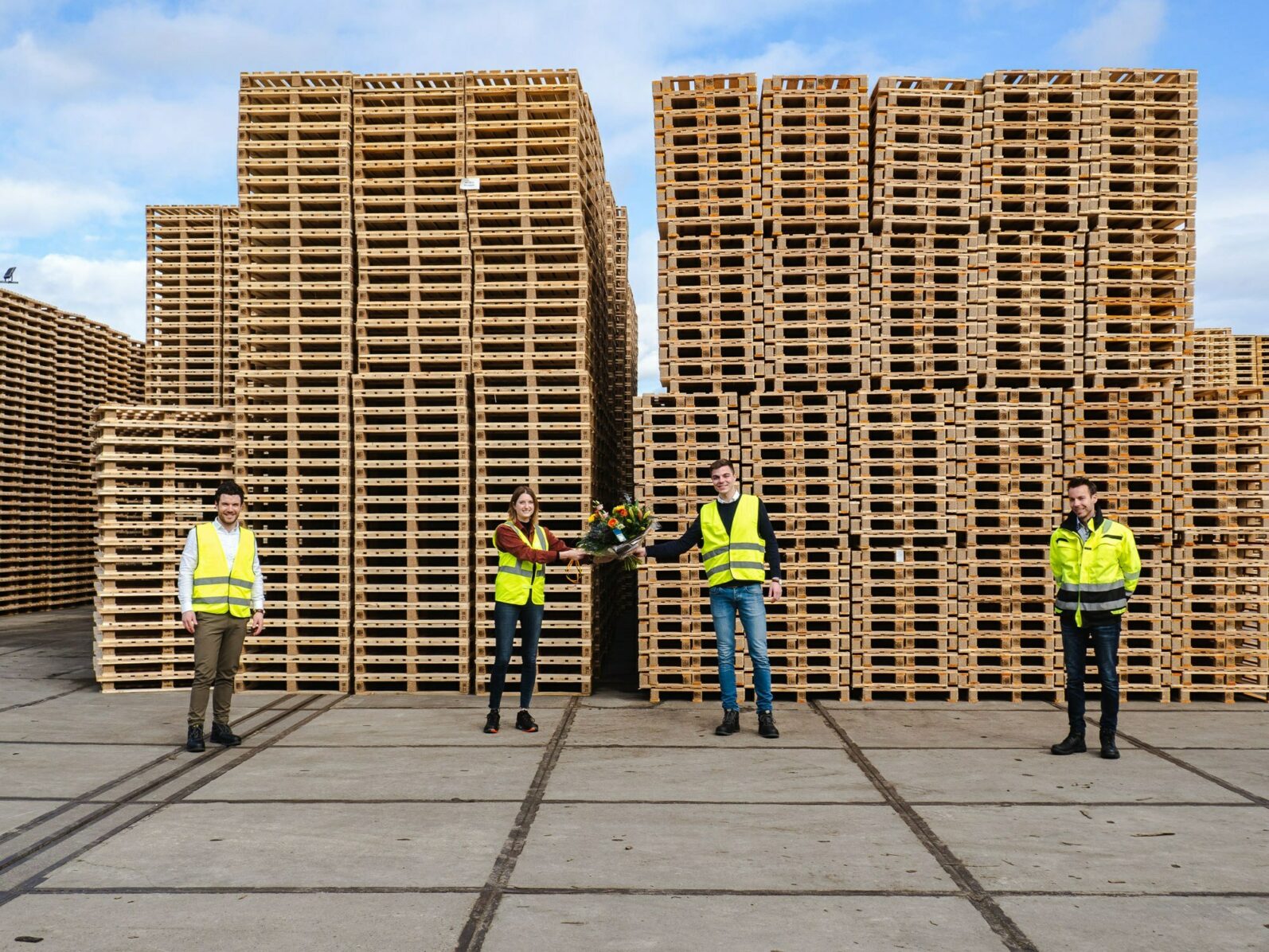 Phoenix Pallets en Werkis werken samen