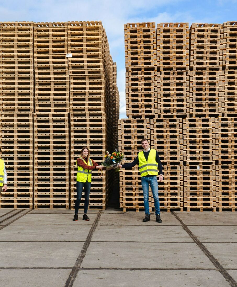 Phoenix Pallets en Werkis werken samen